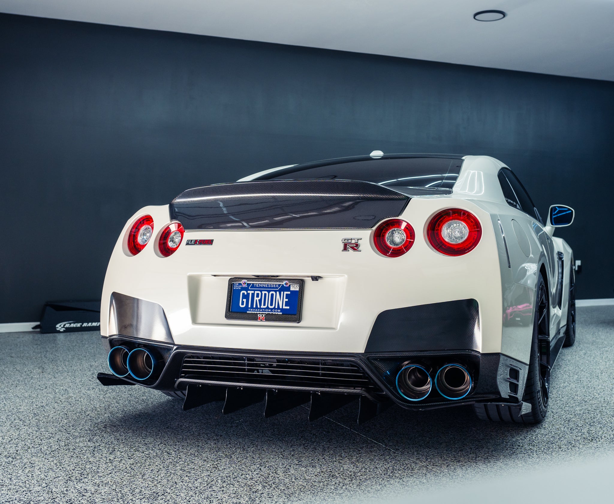 Custom: Nissan R35 GT-R TOMEI Expreme Ti Full Titanium Exhaust System
